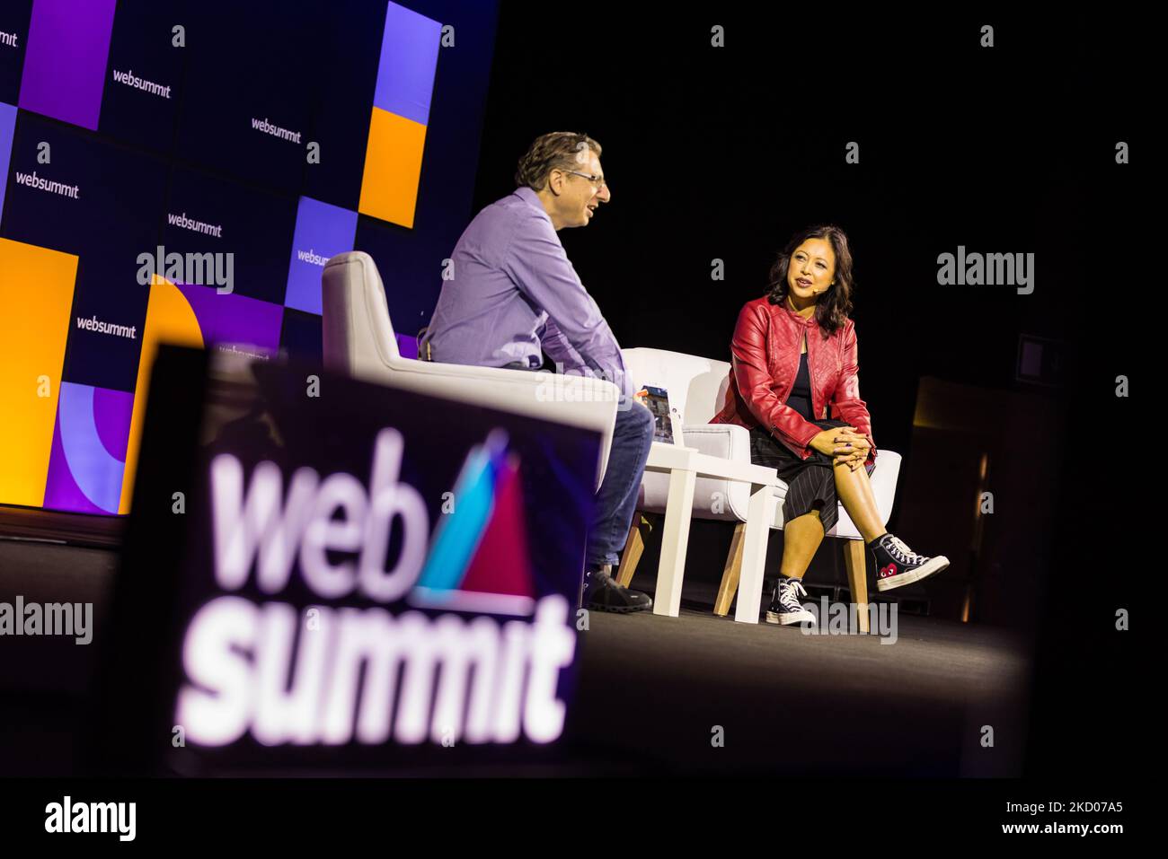 Senior digital broadcast journalist hi-res stock photography and images ...