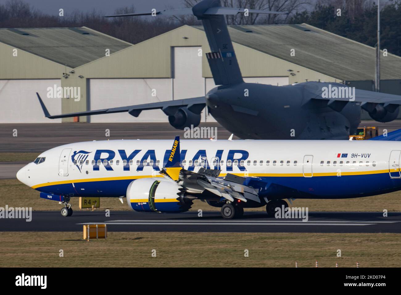 Ryanair plane fuselage close hi-res stock photography and images - Alamy