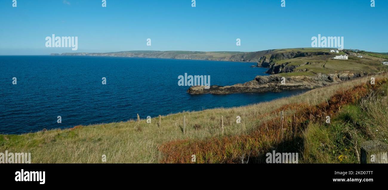 The rugged North Cornish coastline at Port Isaac in autumn sunshine ...