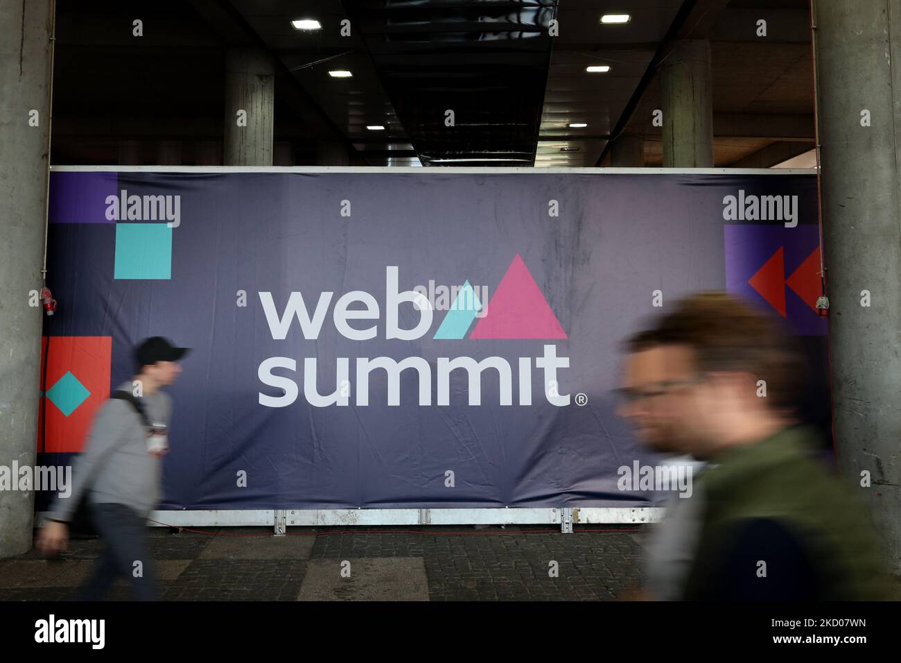 Wb tech logo hi-res stock photography and images - Alamy