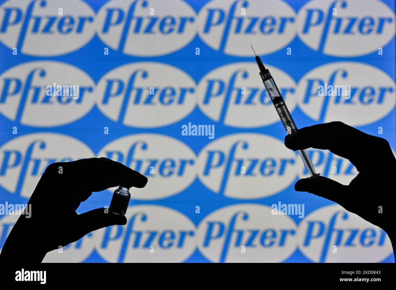 Pfizer coivid 19 vaccine logos hi-res stock photography and images - Alamy