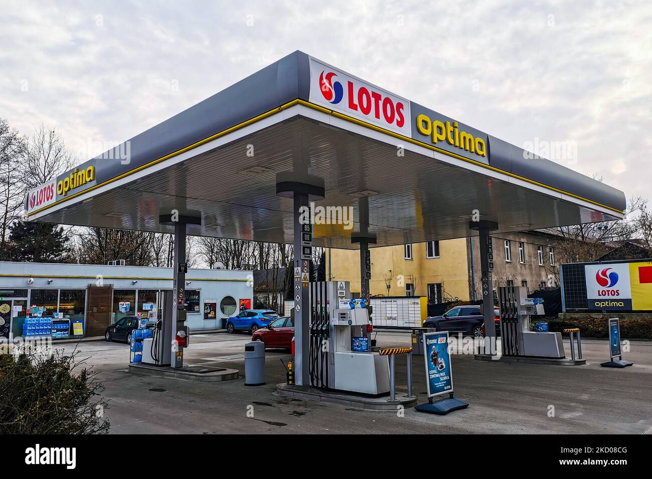Saudi fuel station hi-res stock photography and images - Alamy