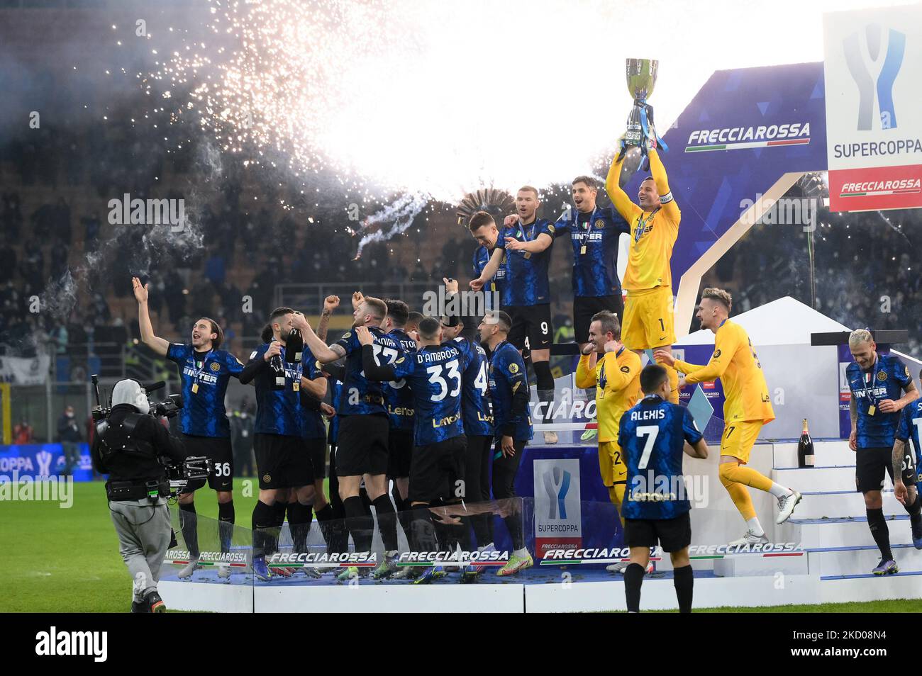 Samir Handanovic of FC Internazionale and his teammates celebrate the ...