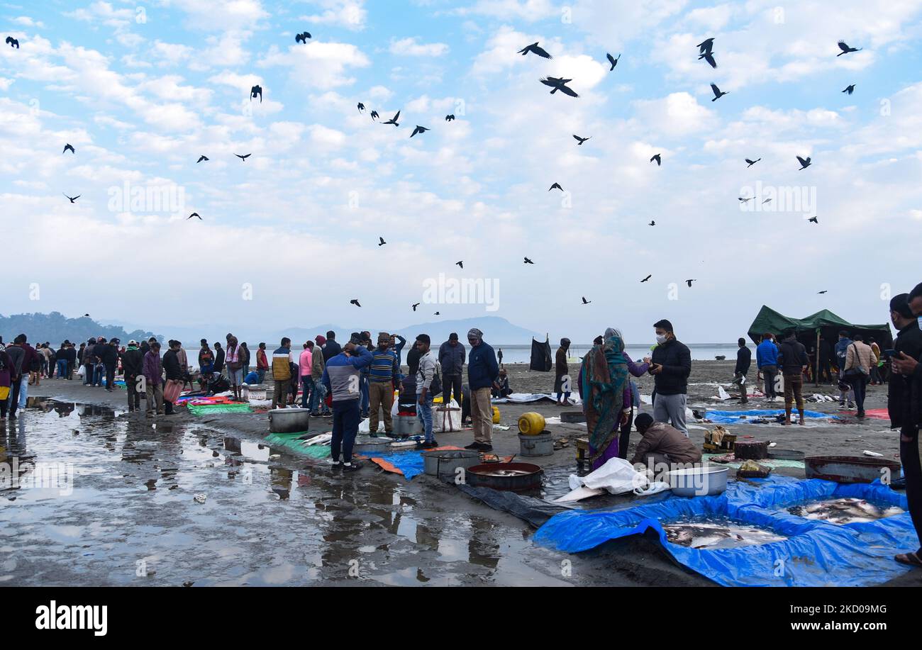 Peoples gathering to buy fish at a market on the occasion of Uruka ...