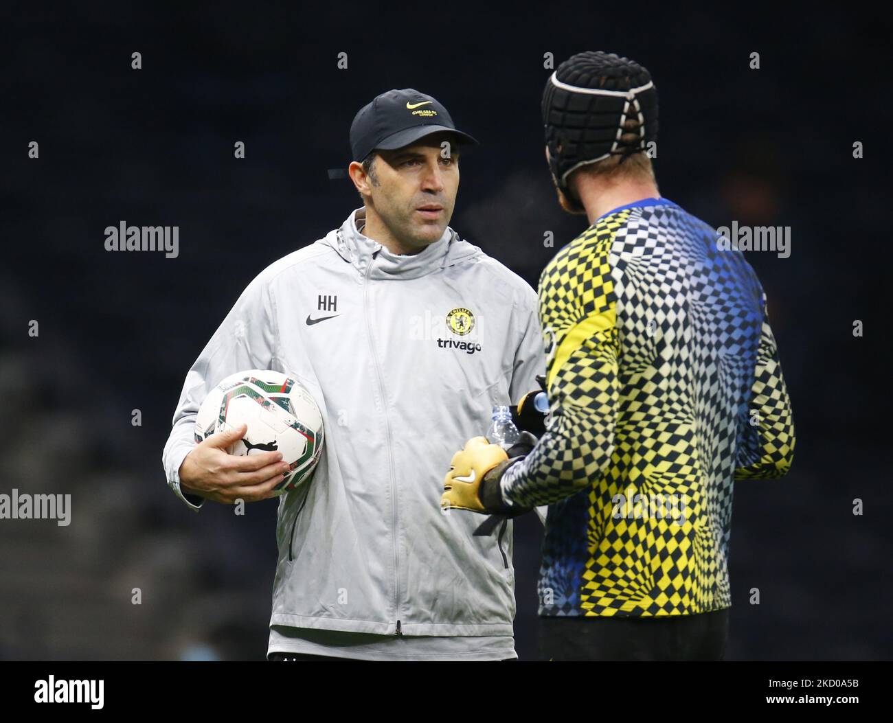 Tottenham hotspur goalkeeper coach hi-res stock photography and images ...