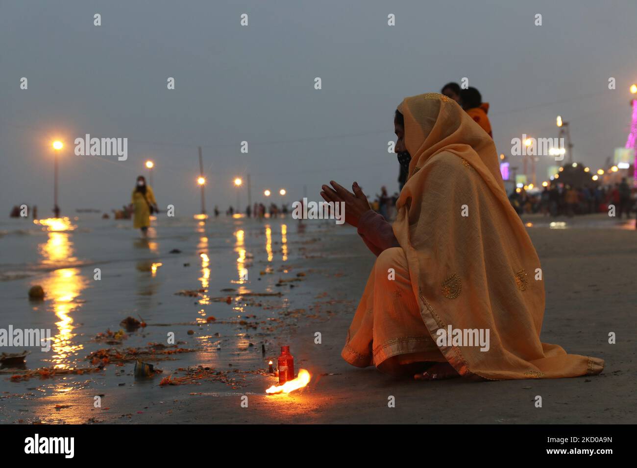 Hindu devotees perform rituals before taking a holy dip in the Bay of ...