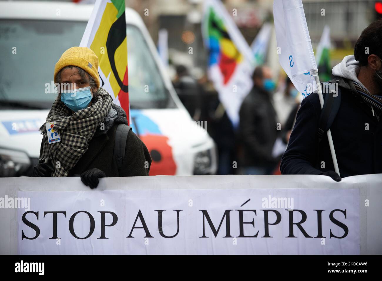 The banner reads 'Stop the disdain' .Thousands of teachers called by ...