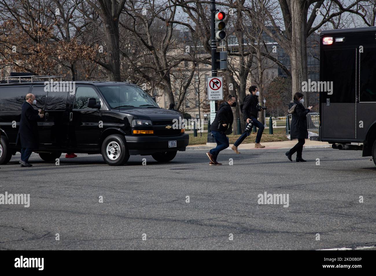 Members of the White House Press pool run towards President Biden's ...