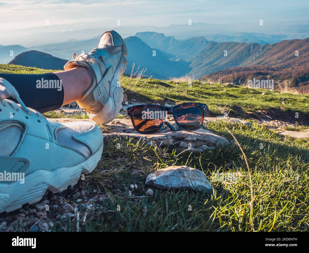 Womens hand reaching up hi-res stock photography and images - Alamy