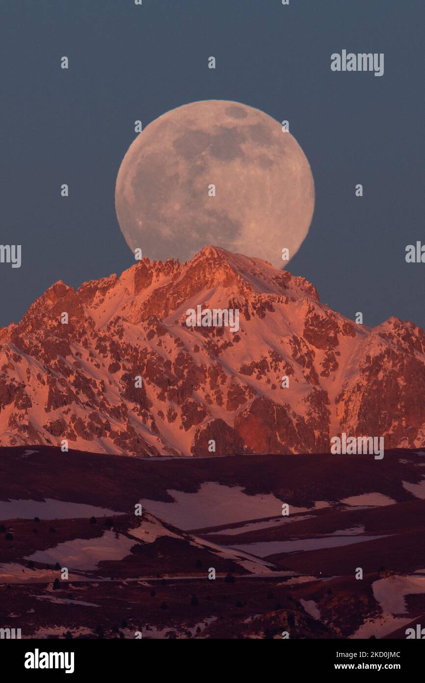 Full moon sets behind Monte Prena in Gran Sasso d'Italia National Park ...