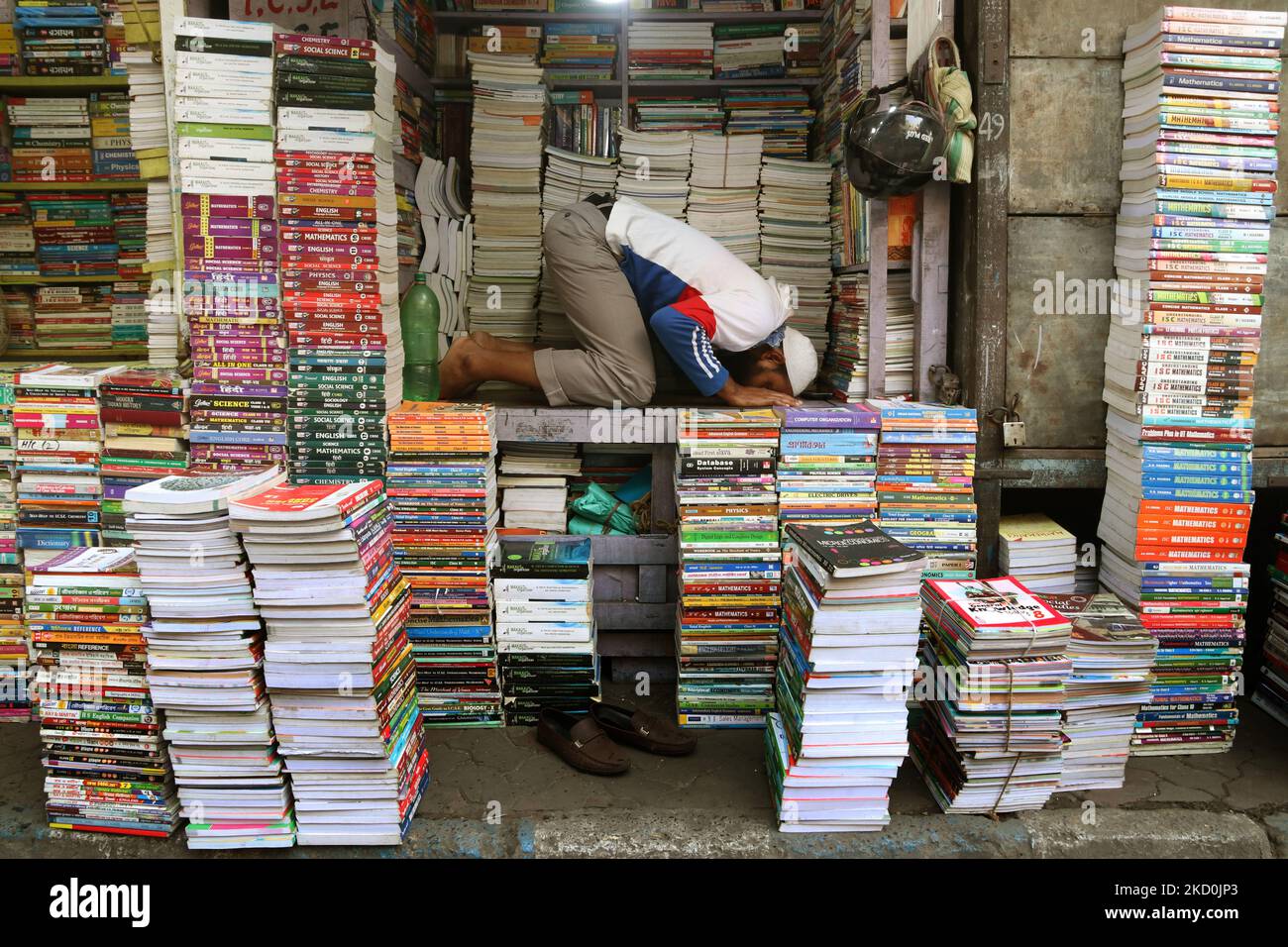 Indian book vendor hi-res stock photography and images - Alamy