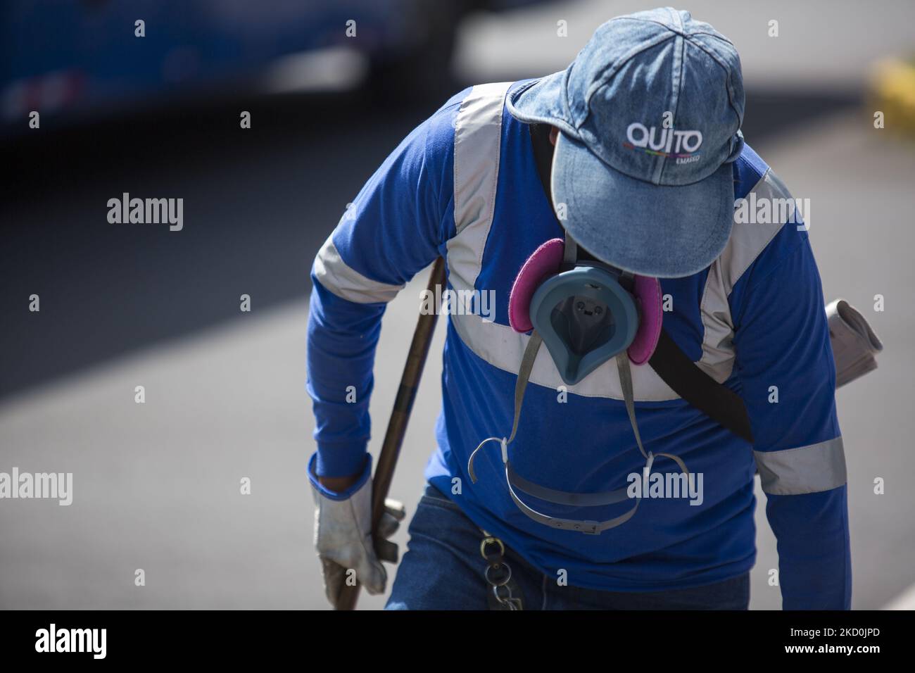 Ecuadorian citizens maintain the use of masks without stopping their ...