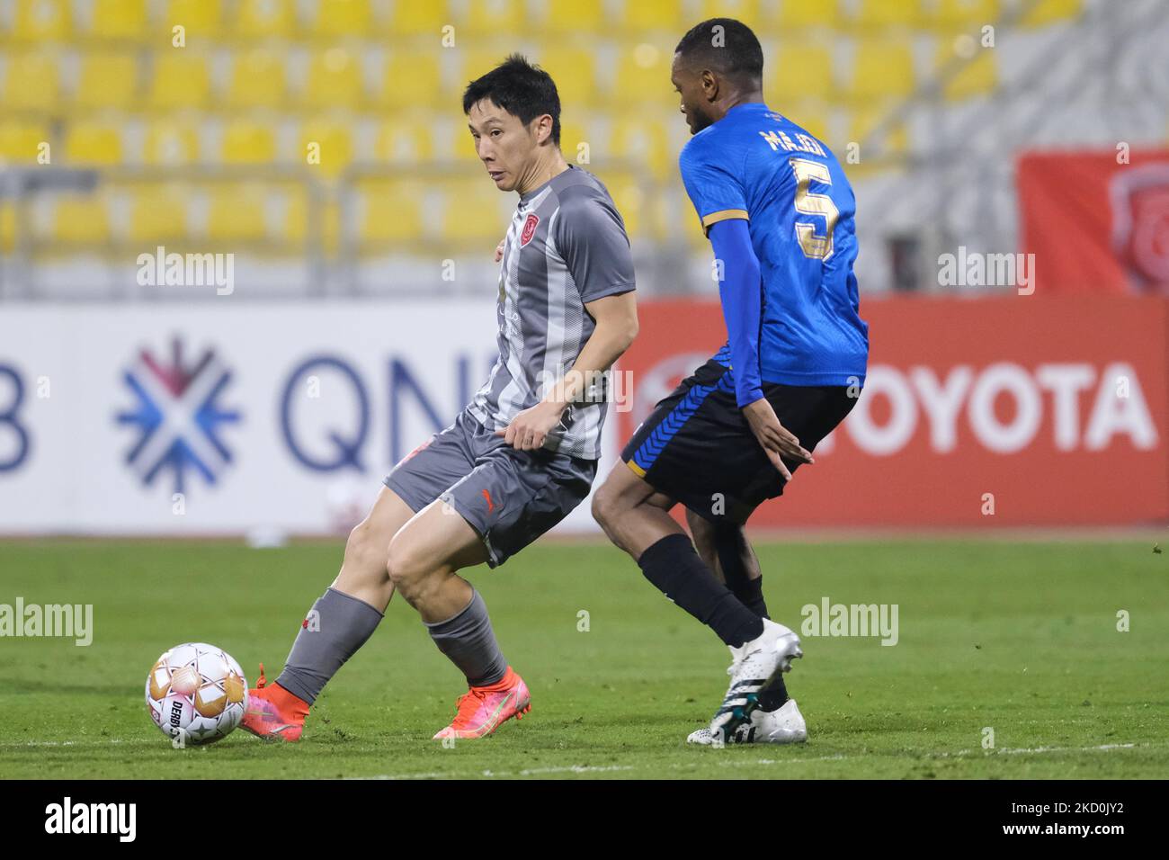 Nam Tae-hee (19) of Al Duhail on the ball during the QNB Stars League ...