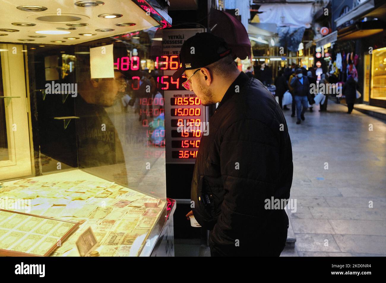 People change money at a currency exchange office in Istanbul, Turkey ...