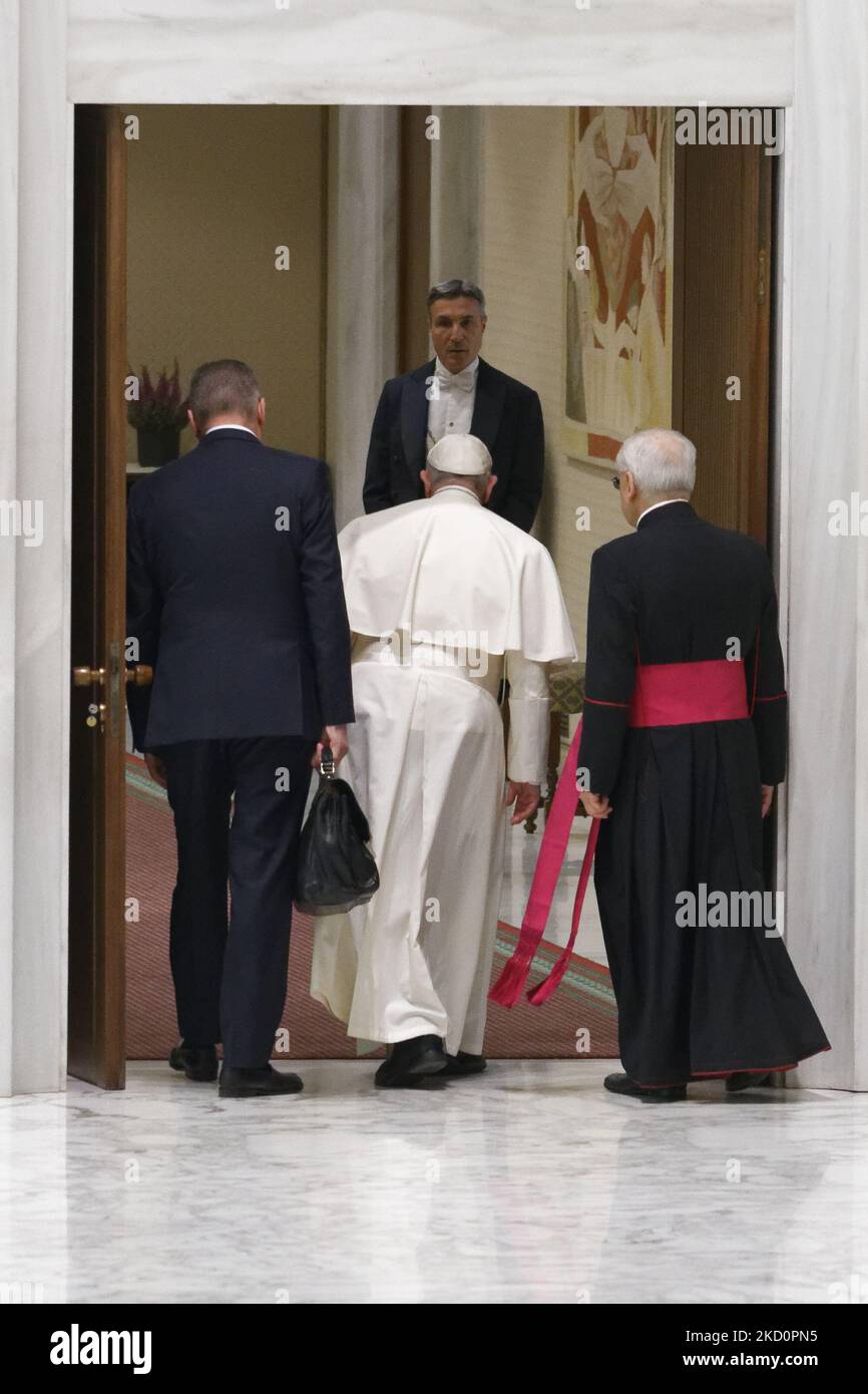 Pope Francis leaves Paul VI Hall at the end of his weekly general ...