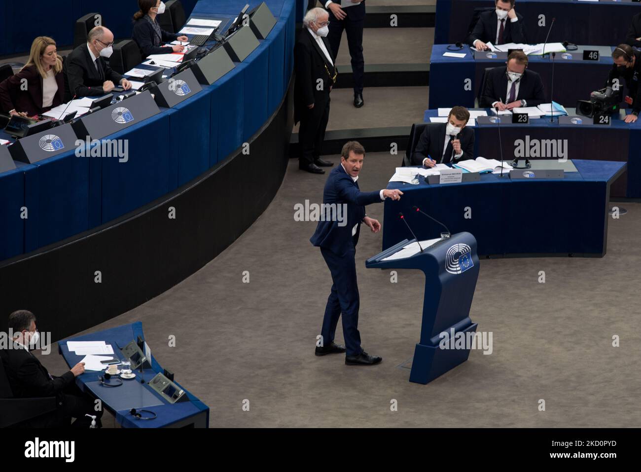 Yannick Jadot attacks Emmanuel Macron during his speech to the European ...