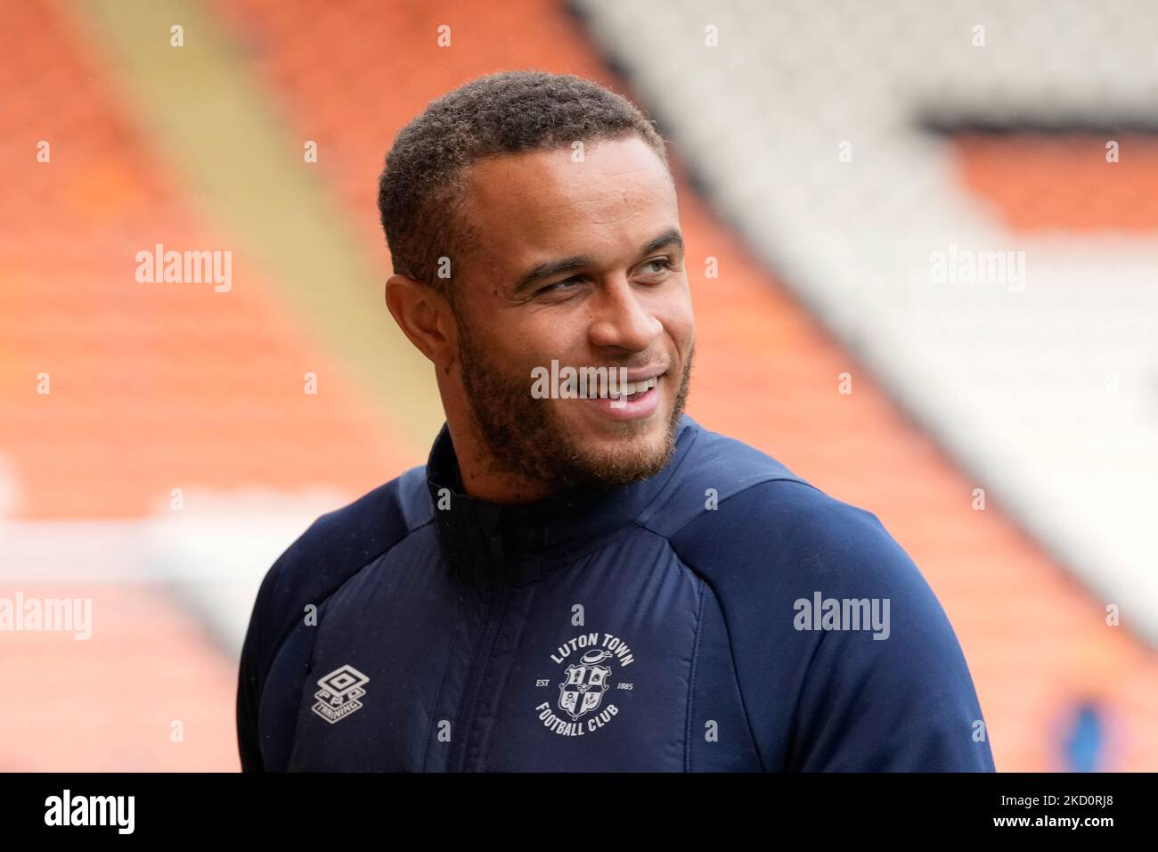 Carlton Morris #9 of Luton Town inspects the pitch before the Sky Bet ...