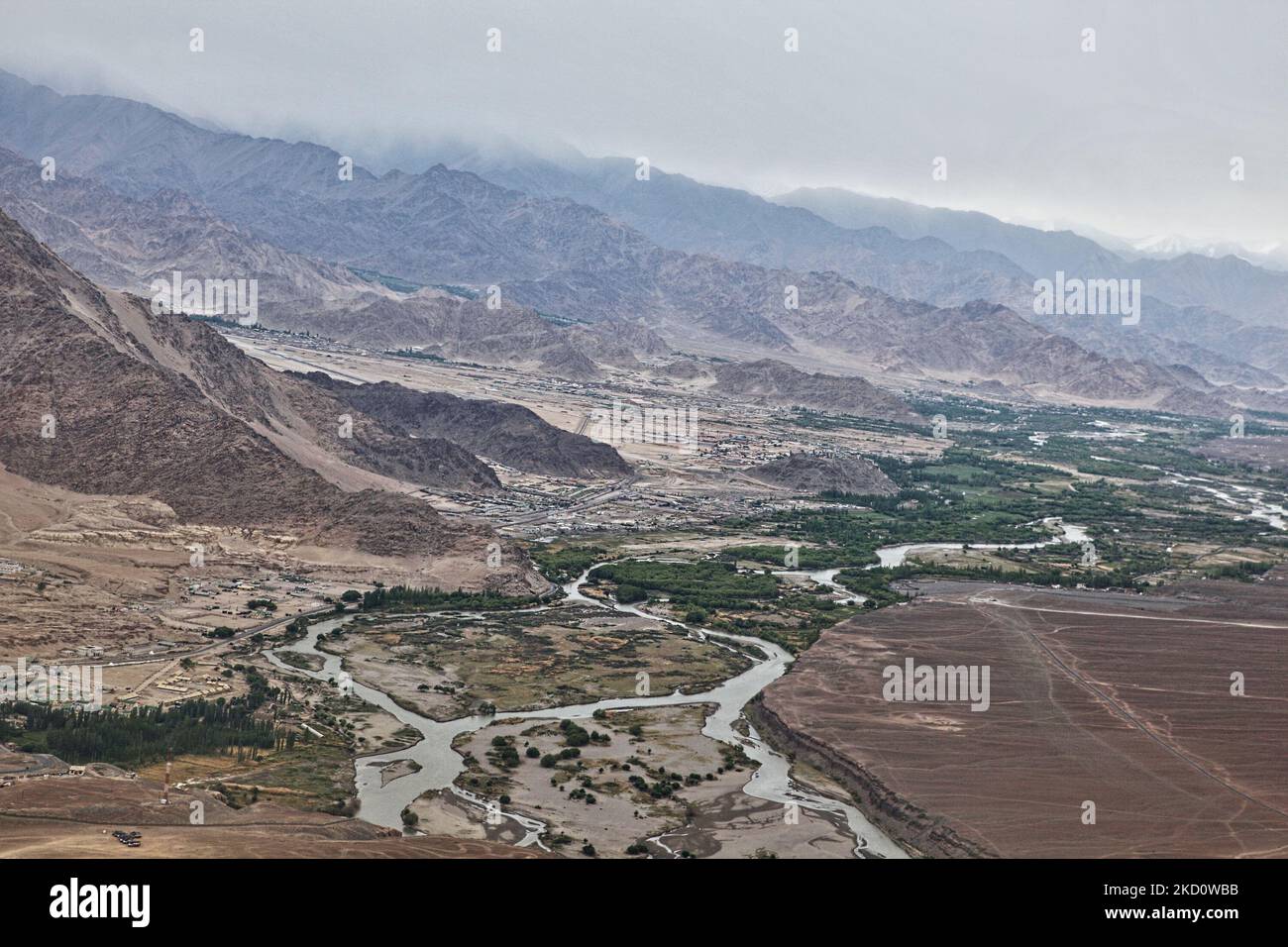 Trans himalayan high altitude desert hi-res stock photography and ...