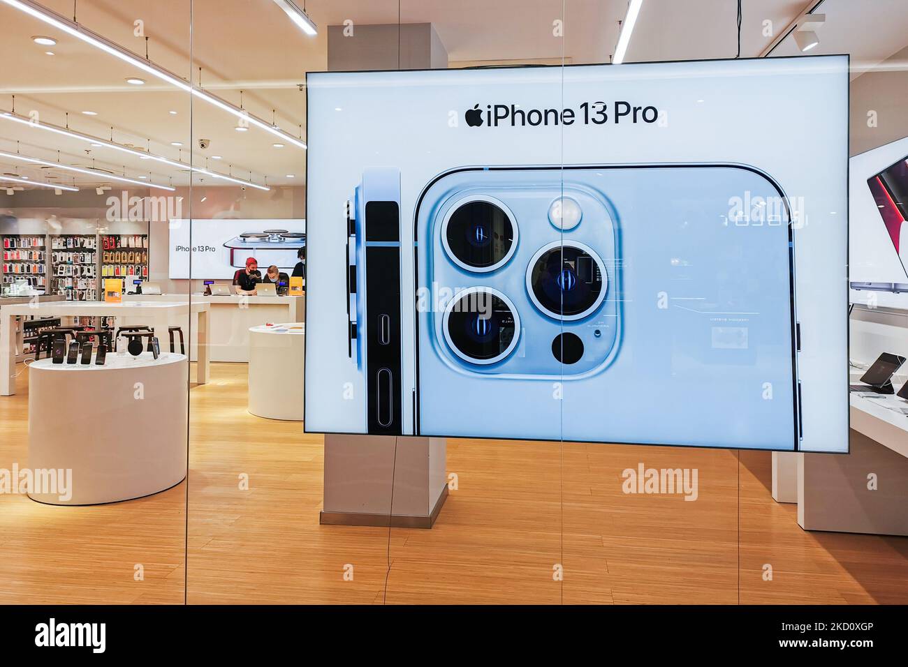 Iphone13 pro ad hi-res stock photography and images - Alamy