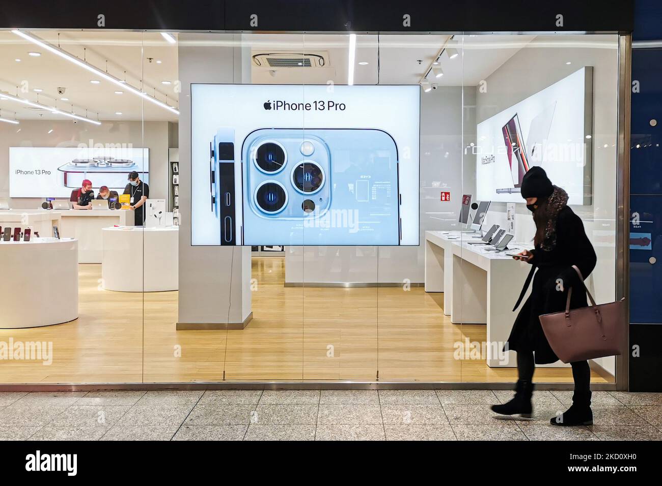 Iphone13 pro ad hi-res stock photography and images - Alamy