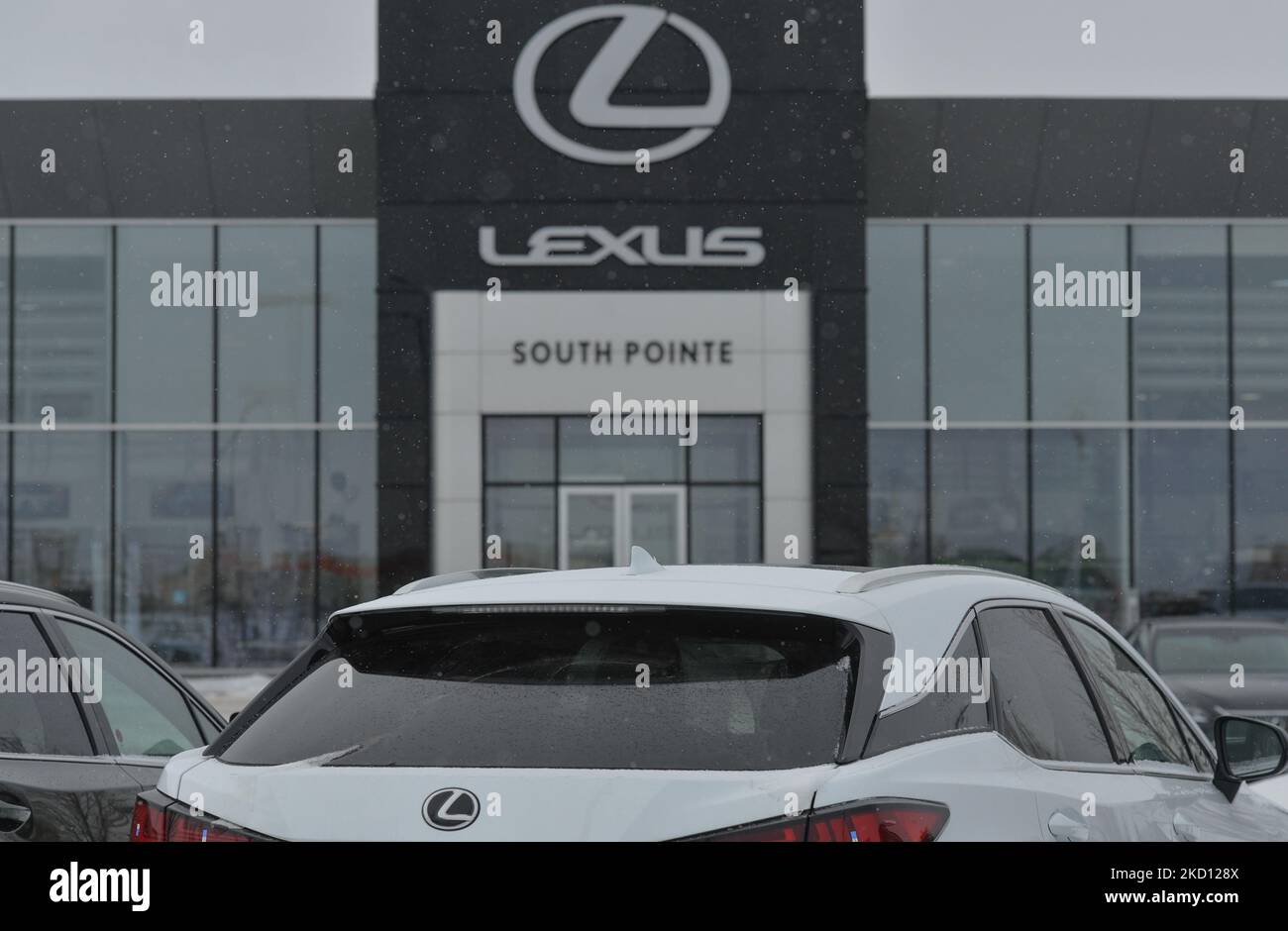 Lexus dealership sign hi-res stock photography and images - Alamy