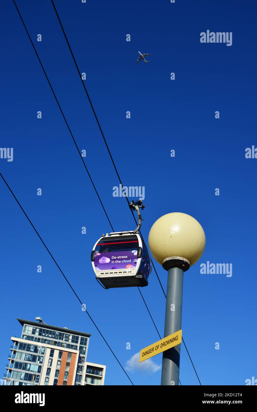 London cable car hi-res stock photography and images - Alamy