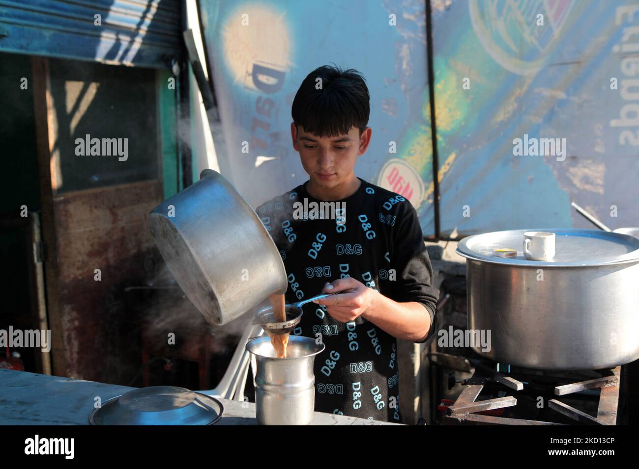 Indian boy making tea hi-res stock photography and images - Alamy