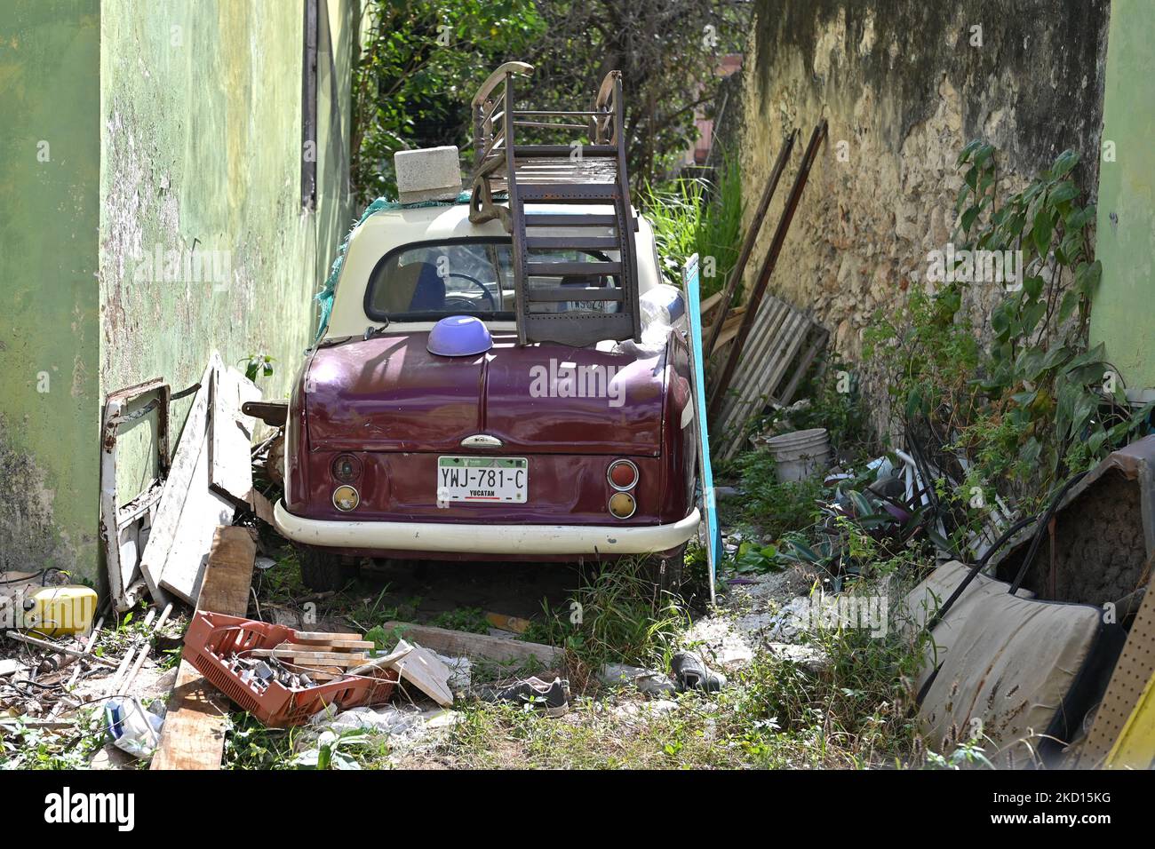 Old car merida yucatan hi-res stock photography and images - Alamy