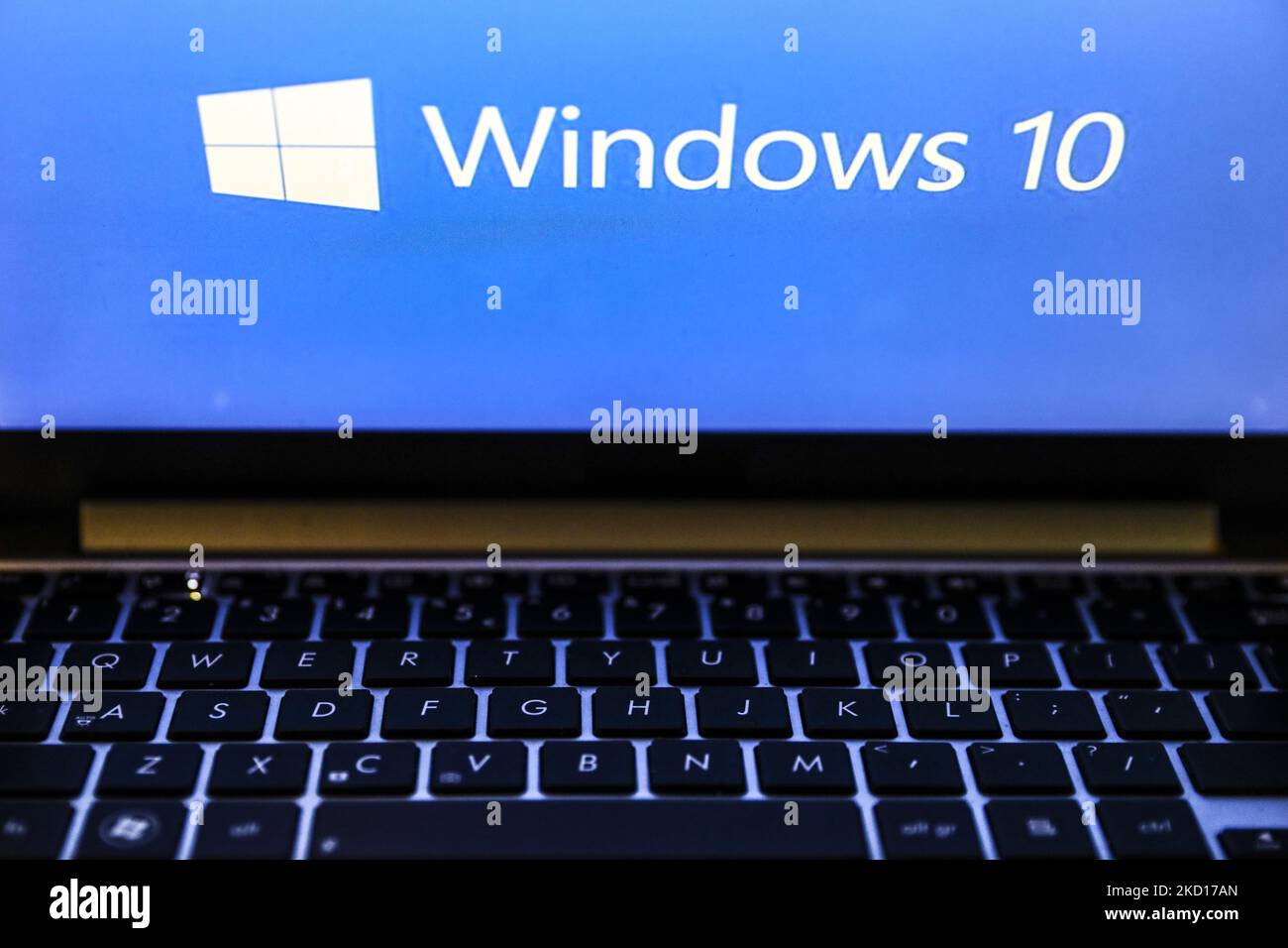 Operating system logo hi-res stock photography and images - Alamy