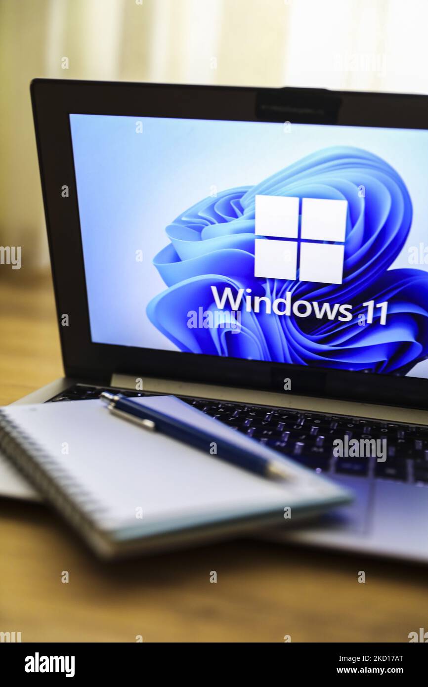 Windows 11 operating system logo hi-res stock photography and images ...