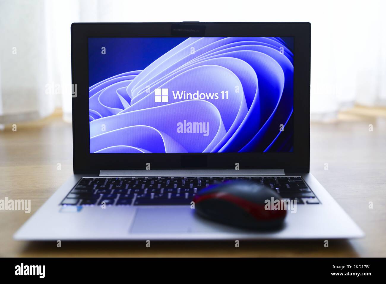 Windows 11 operating system logo hi-res stock photography and images ...