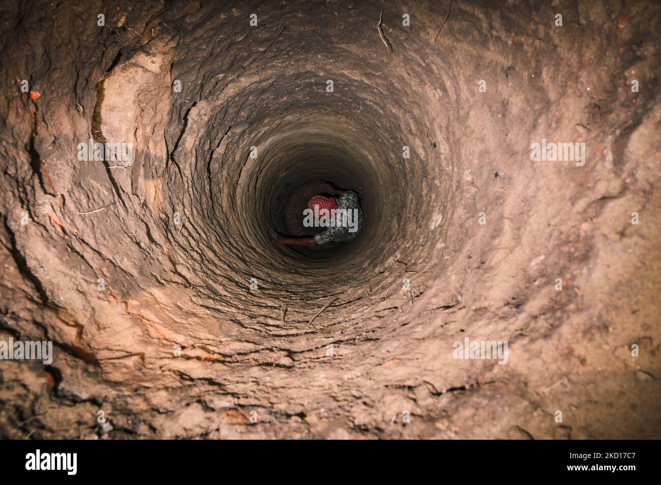 Burnt clay rings hi-res stock photography and images - Alamy