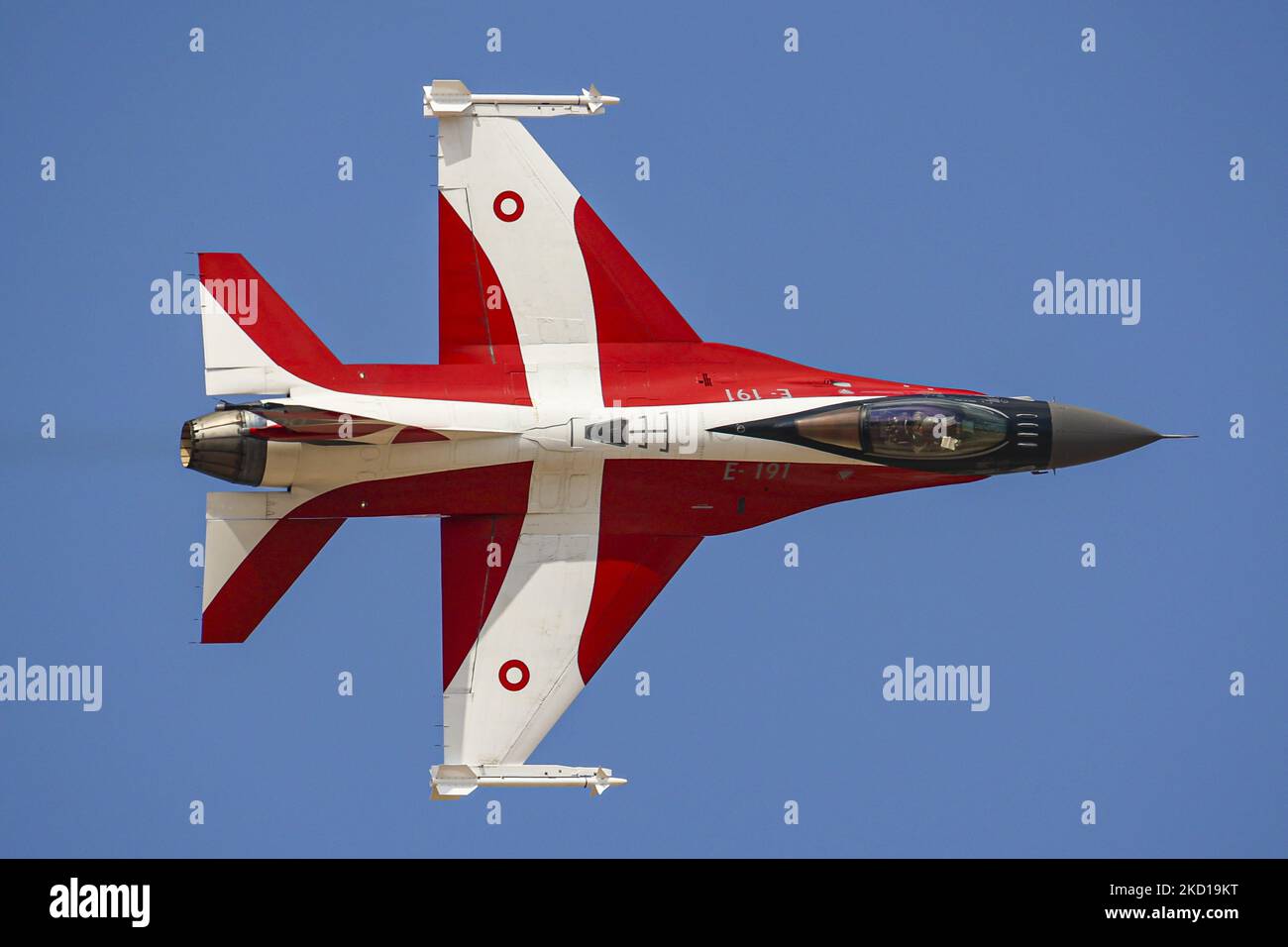 The iconic red solo F-16, with the flag of Denmark, a General Dynamics ...