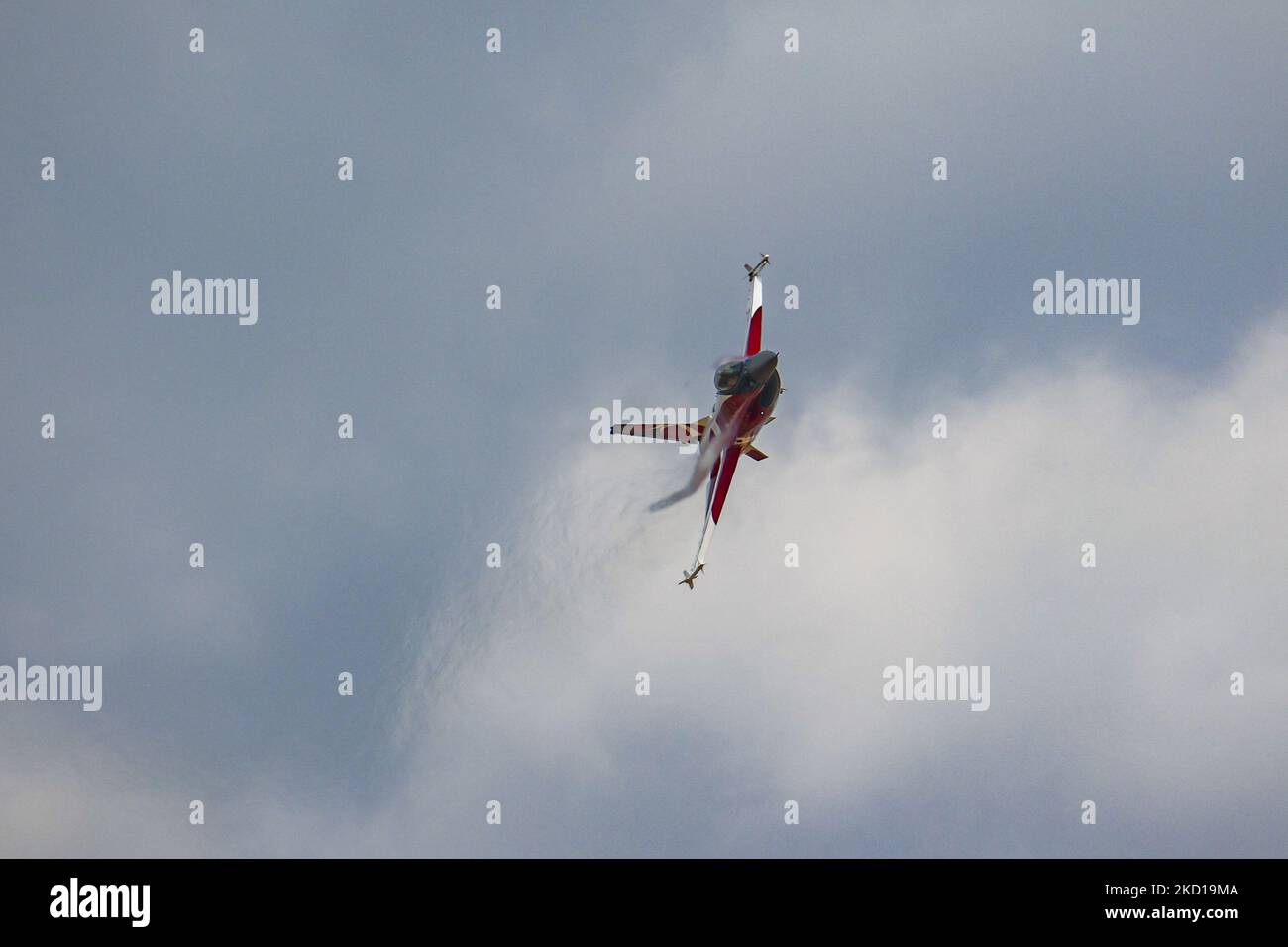 The iconic red solo F-16, with the flag of Denmark, a General Dynamics ...