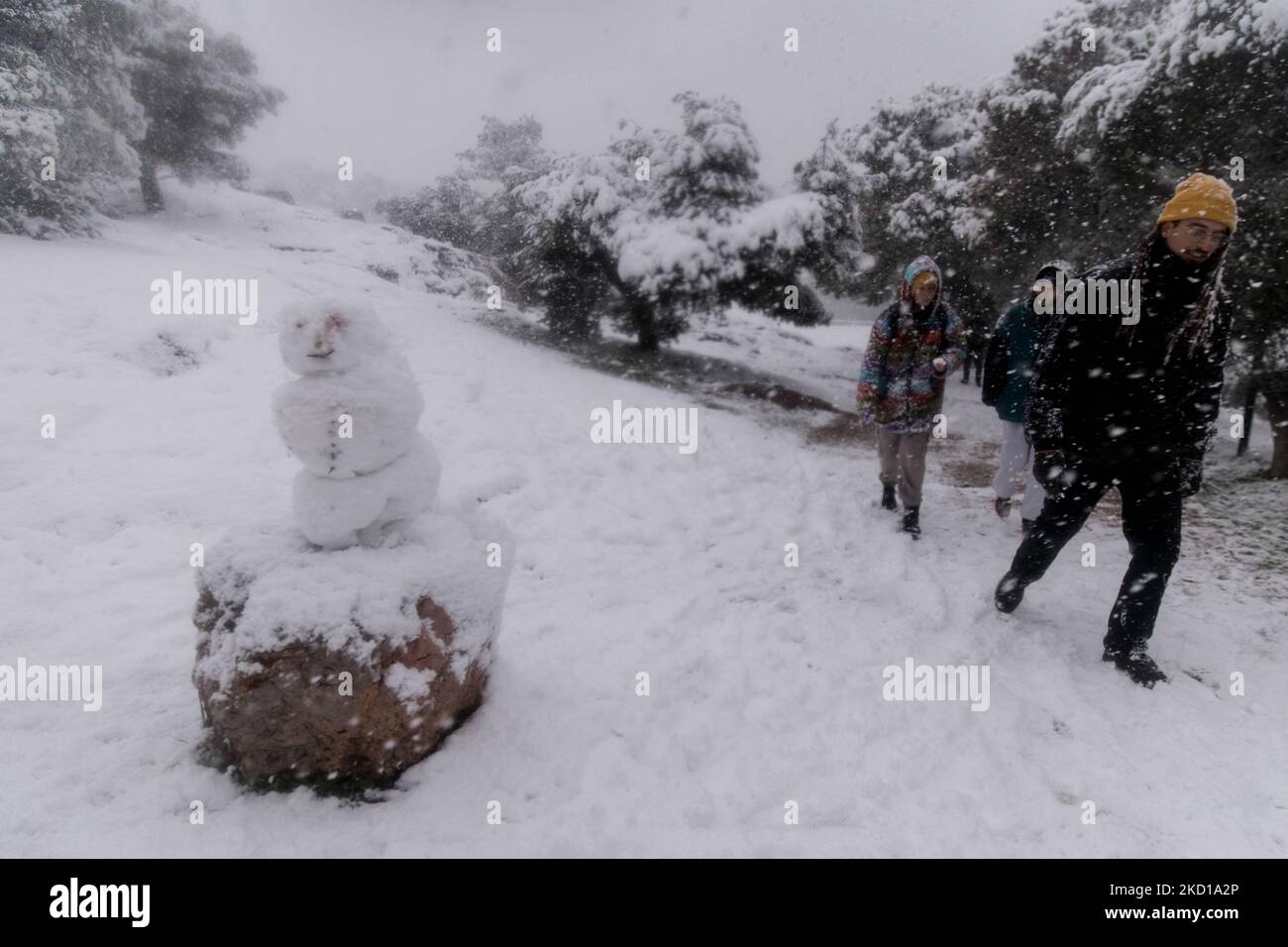 Cold weather front Elpida hits Greece. Snapshots of the snowfall in the ...