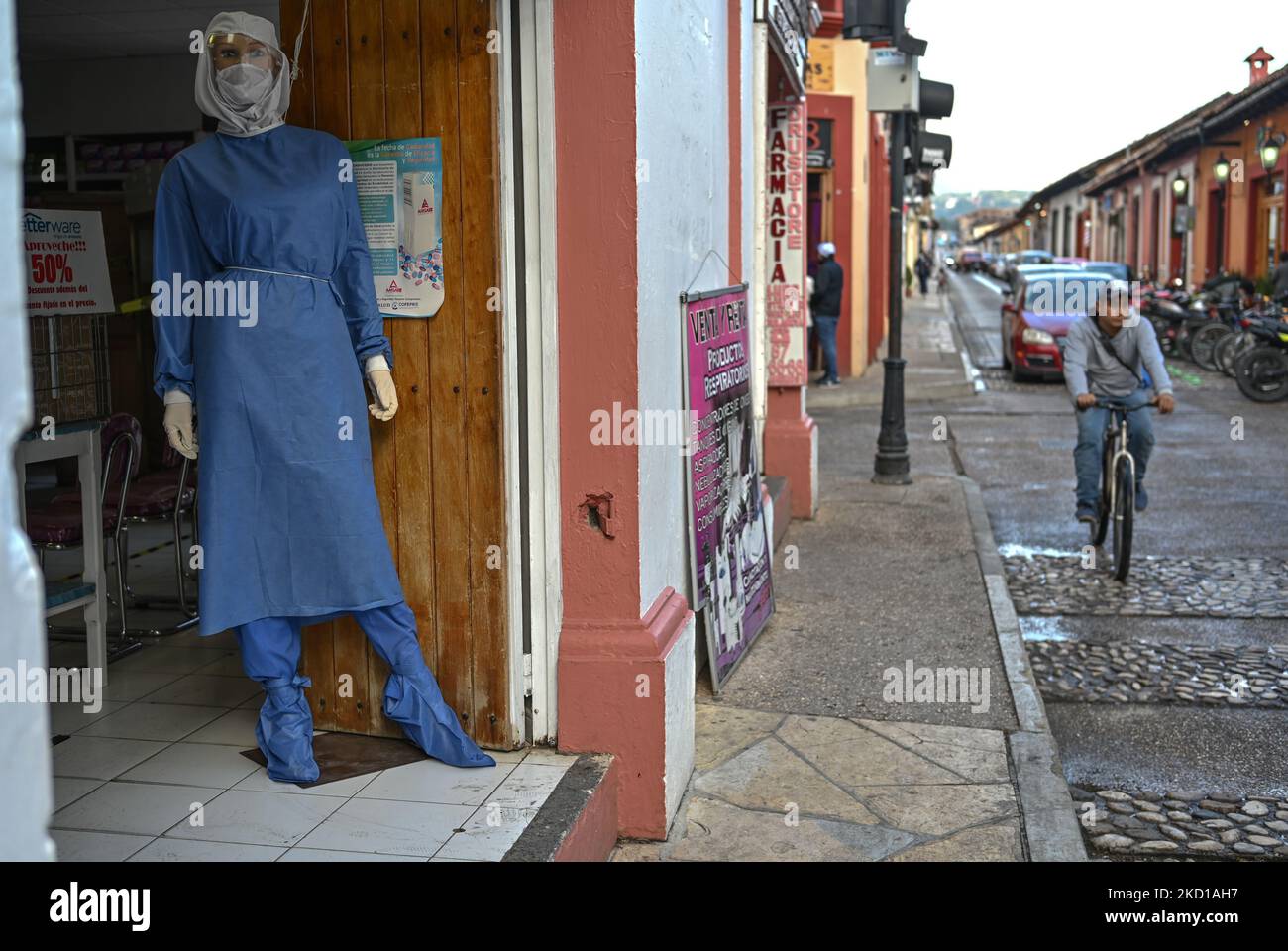 Wear personal protective equipment sign hi-res stock photography and ...