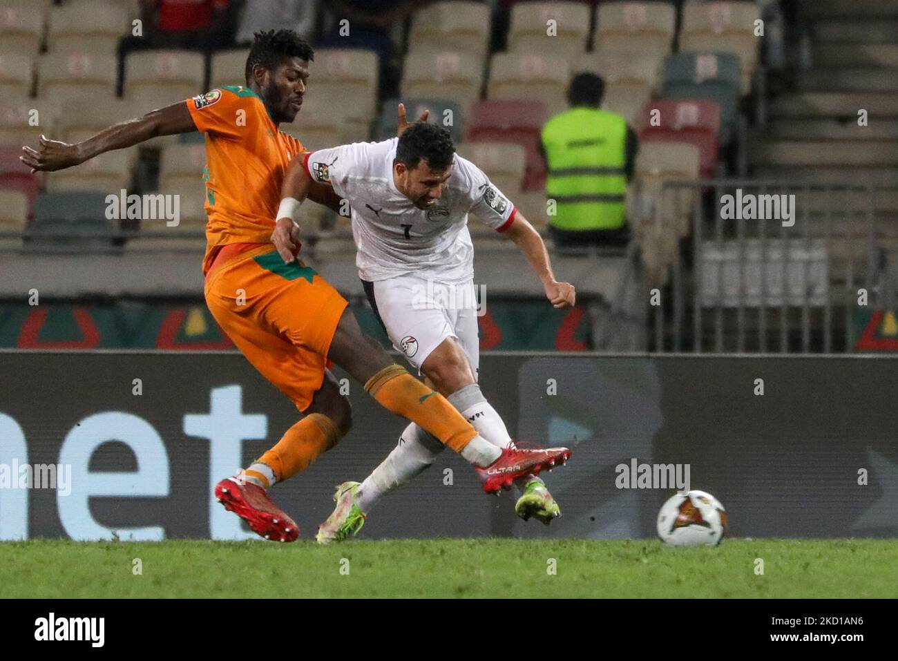 (18) Ibrahim SangarÃ© of CÃ´te d'Ivoire team battel for the ball with ...