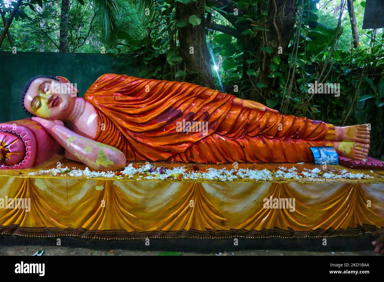 Large statue of the reclining Buddha (sleeping Buddha) on the grounds ...