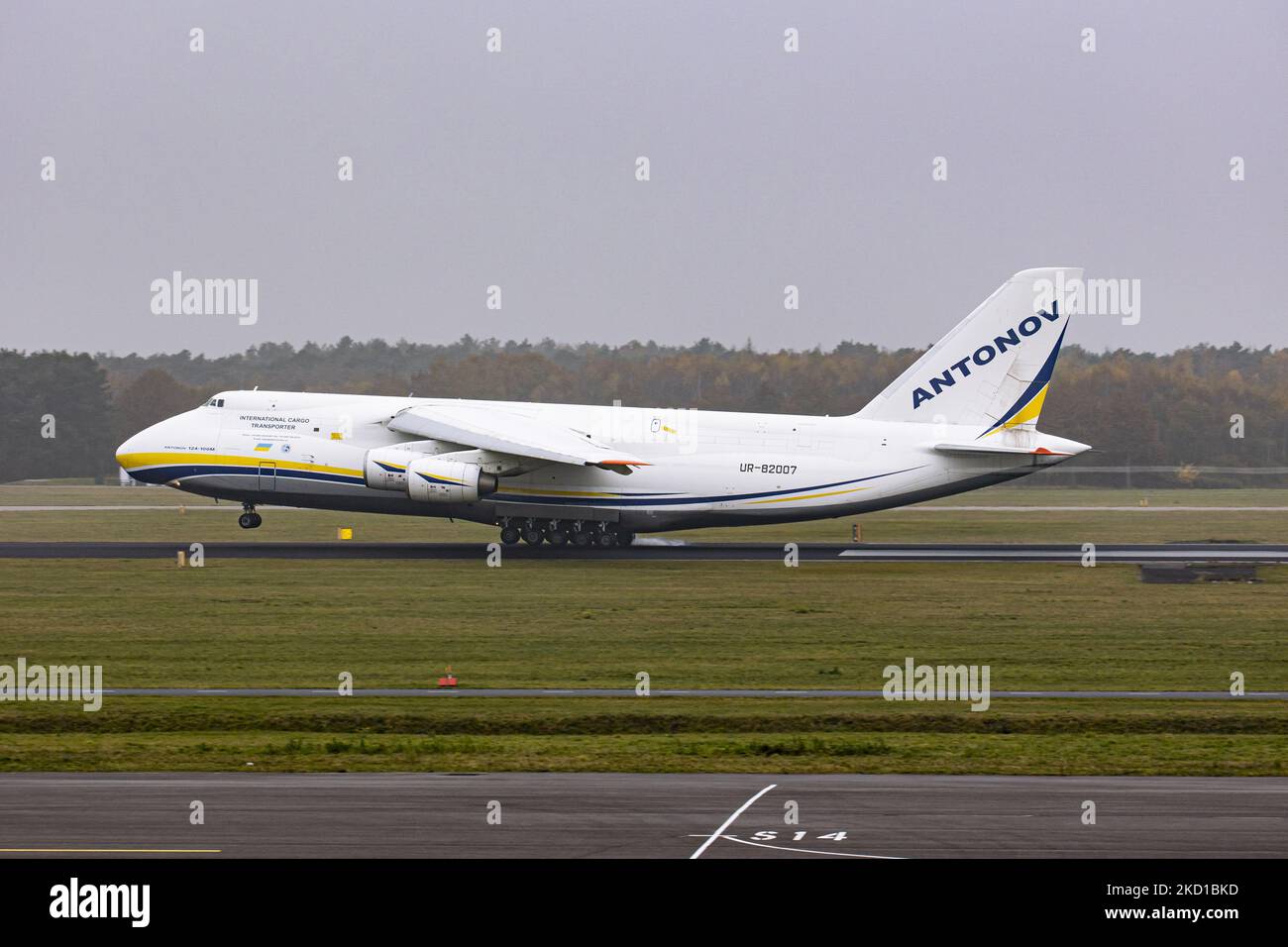 The Antonov An-124 Ruslan is a large, strategic airlift, four-engined ...