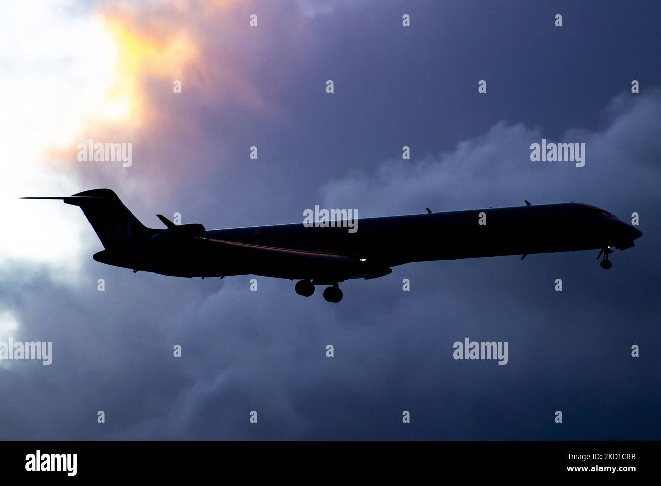 Commercial narrow body jet dark hi-res stock photography and images - Alamy