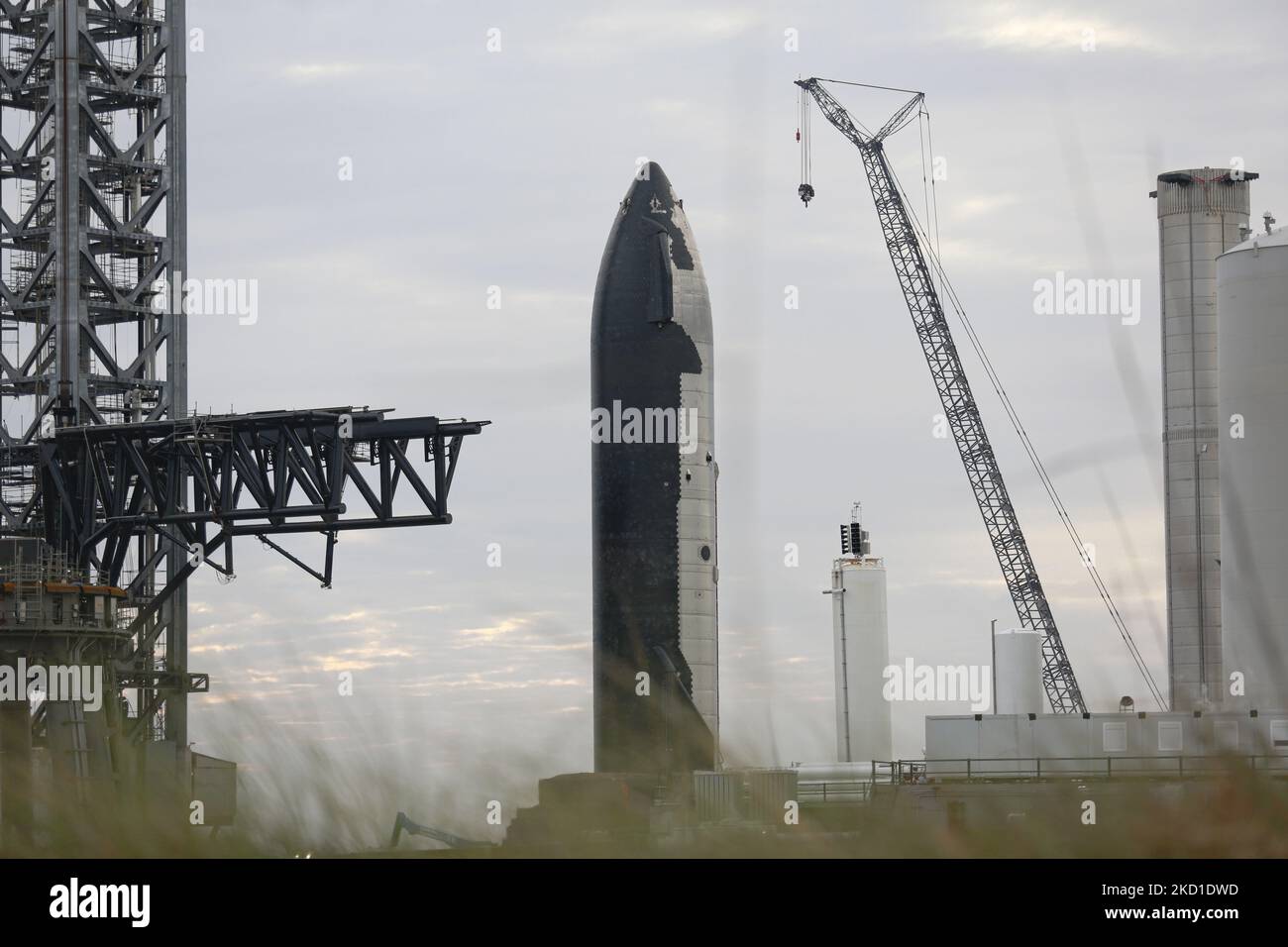 The starship launch tower hi-res stock photography and images - Alamy