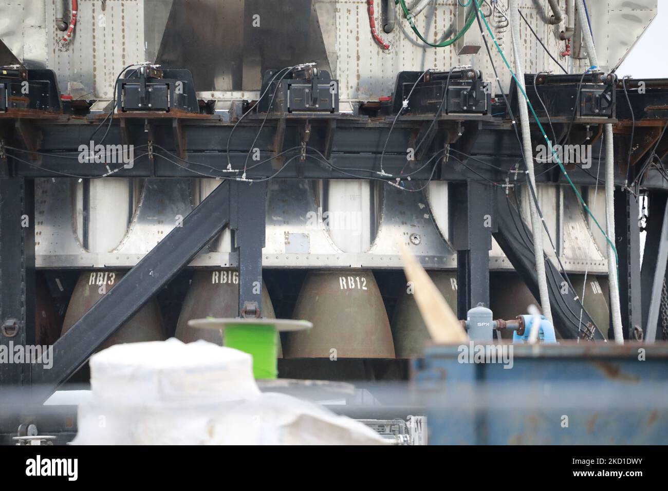 Many raptor engines hi-res stock photography and images - Alamy