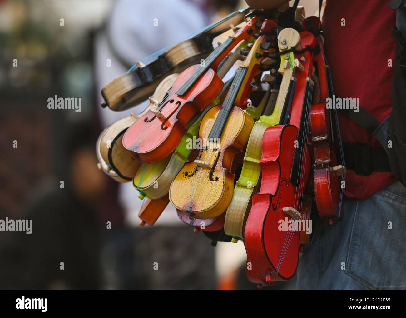 Small wooden violins hi-res stock photography and images - Alamy