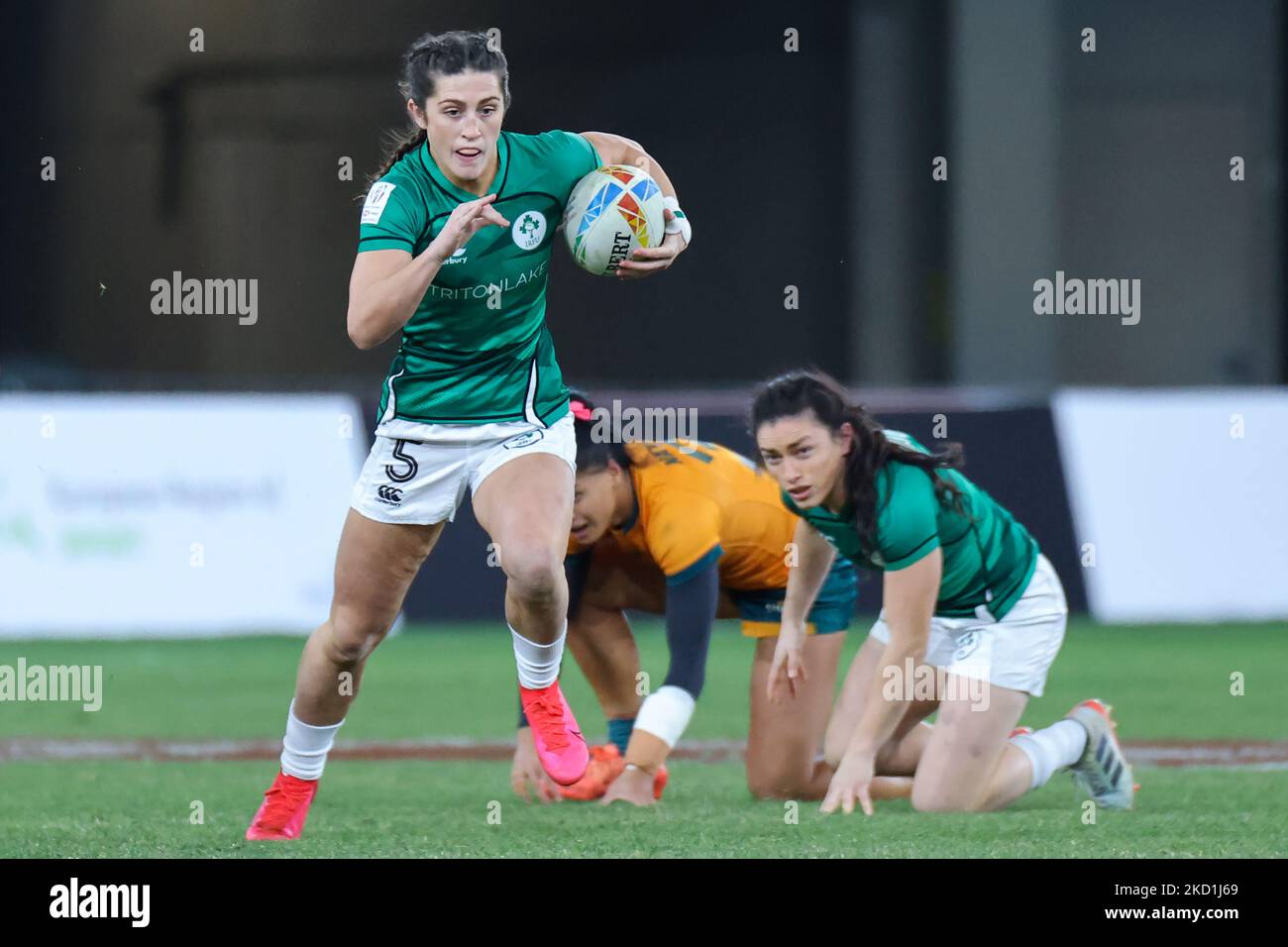 Amee Leigh Murphy Crowe of Ireland runs with the ball during the Women ...