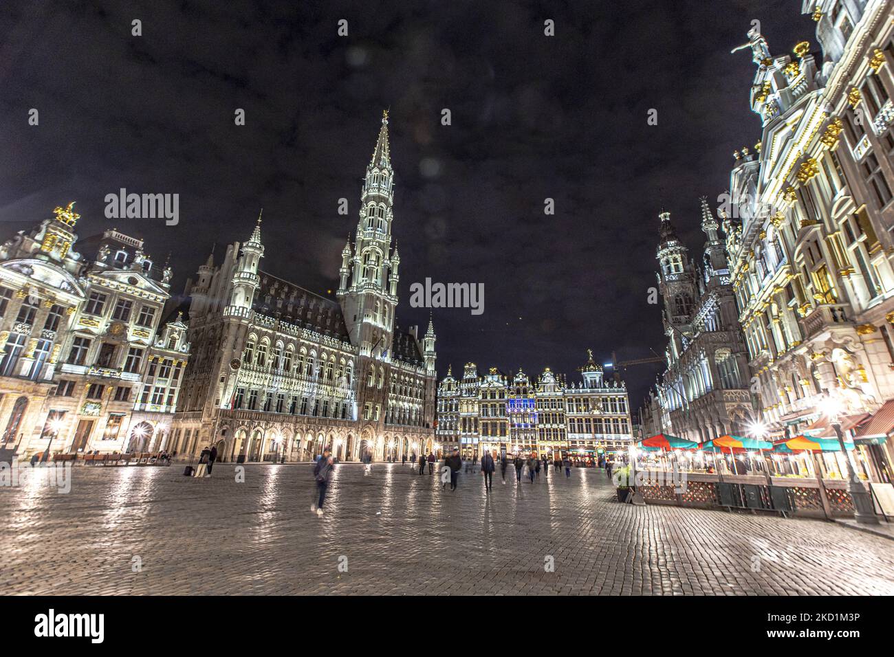 Panoramic night view with the illuminated historic picturesque ...