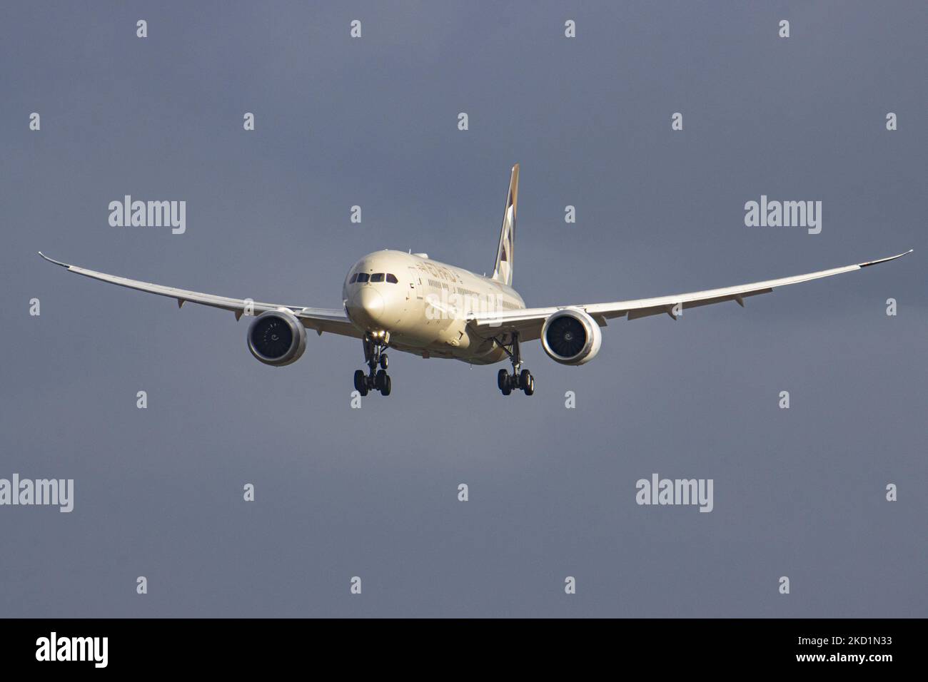 Etihad Airways Boeing 787-9 Dreamliner aircraft as seen on final ...