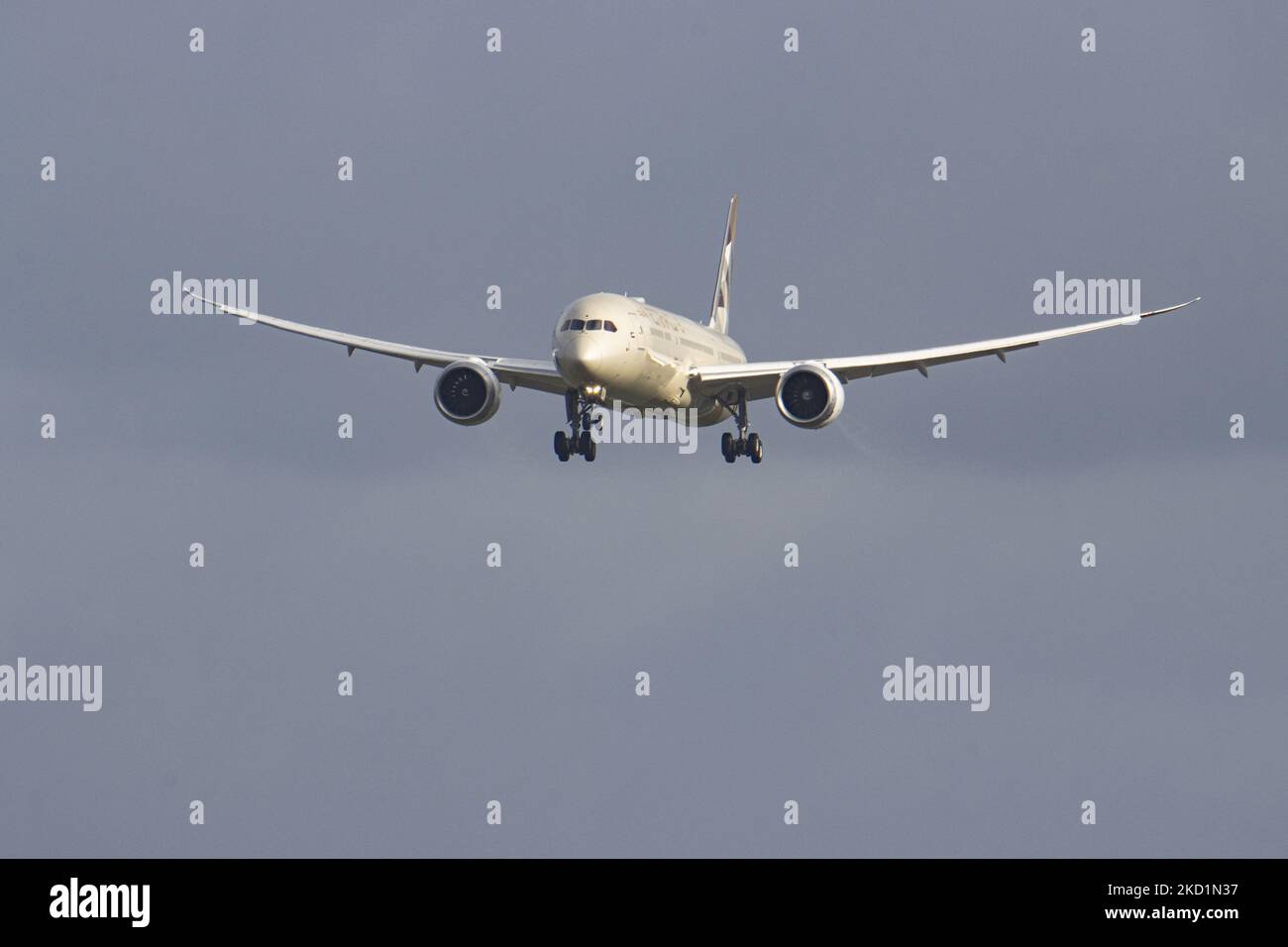 Etihad Airways Boeing 787-9 Dreamliner aircraft as seen on final ...