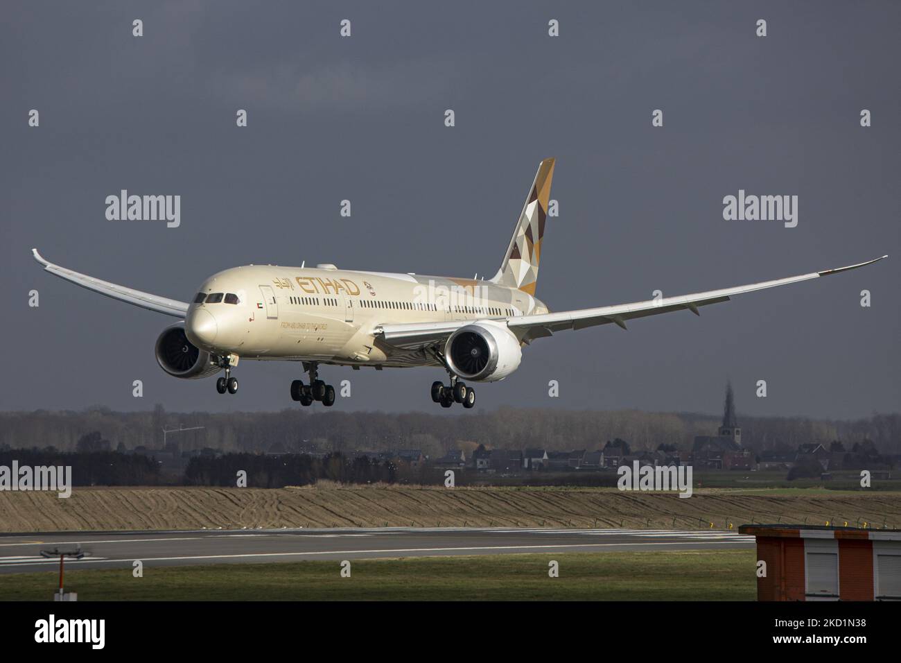 Etihad Airways Boeing 787-9 Dreamliner aircraft as seen on final ...