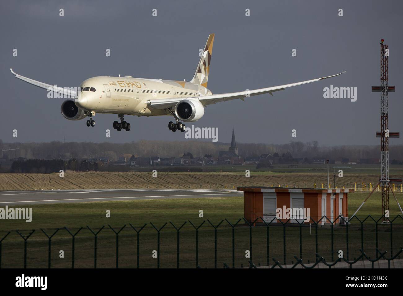 Etihad Airways Boeing 787-9 Dreamliner aircraft as seen on final ...