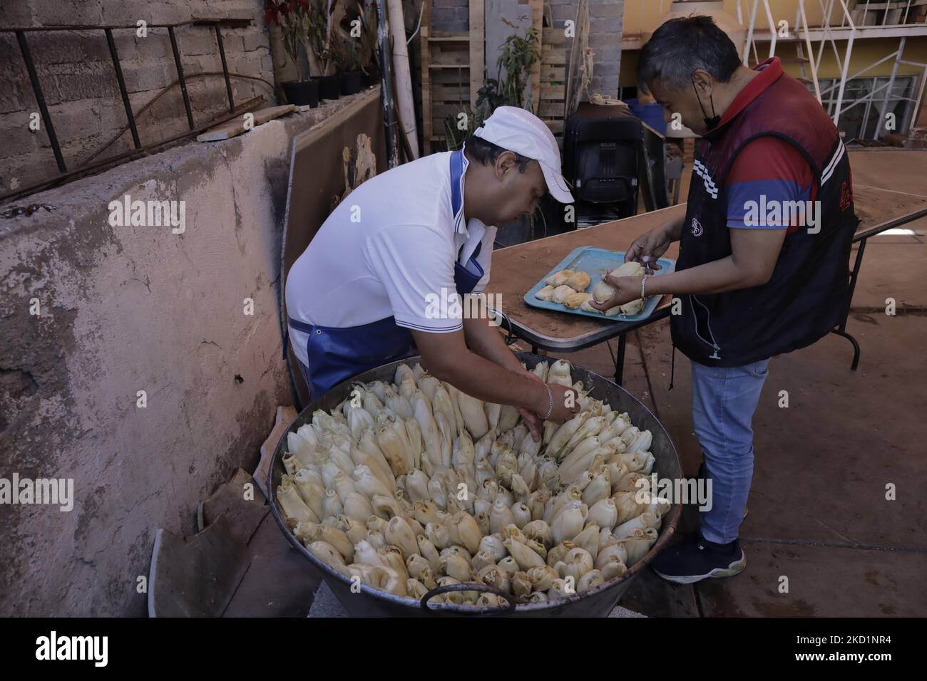 Tamale making hi-res stock photography and images - Alamy